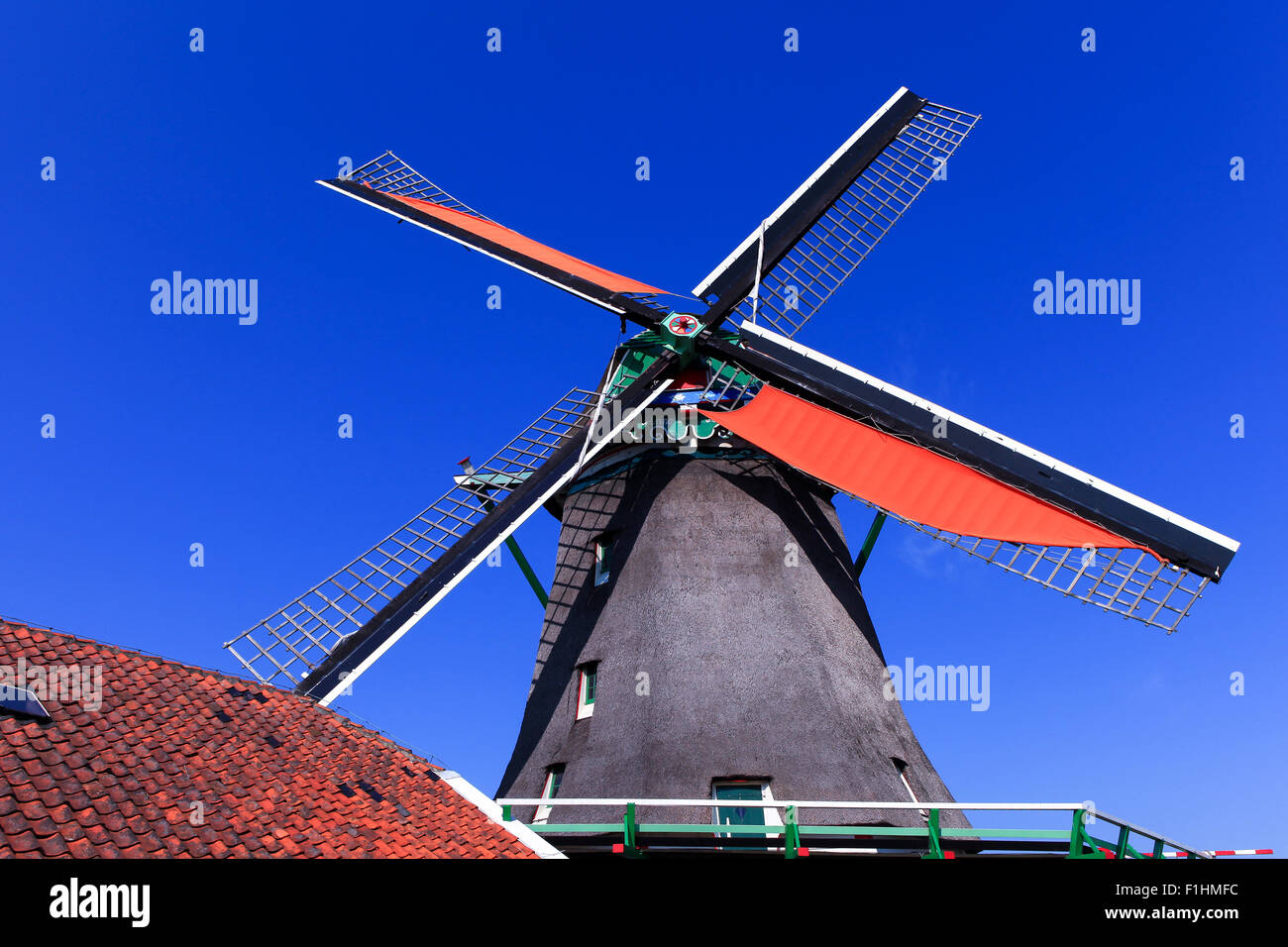 Classic Dutch windmill at Zaanse Schans Stock Photo - Alamy