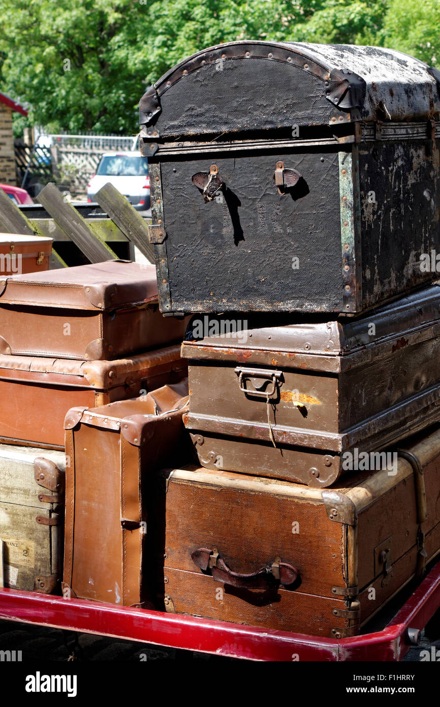 Vintage luggage trunk hi-res stock photography and images - Alamy