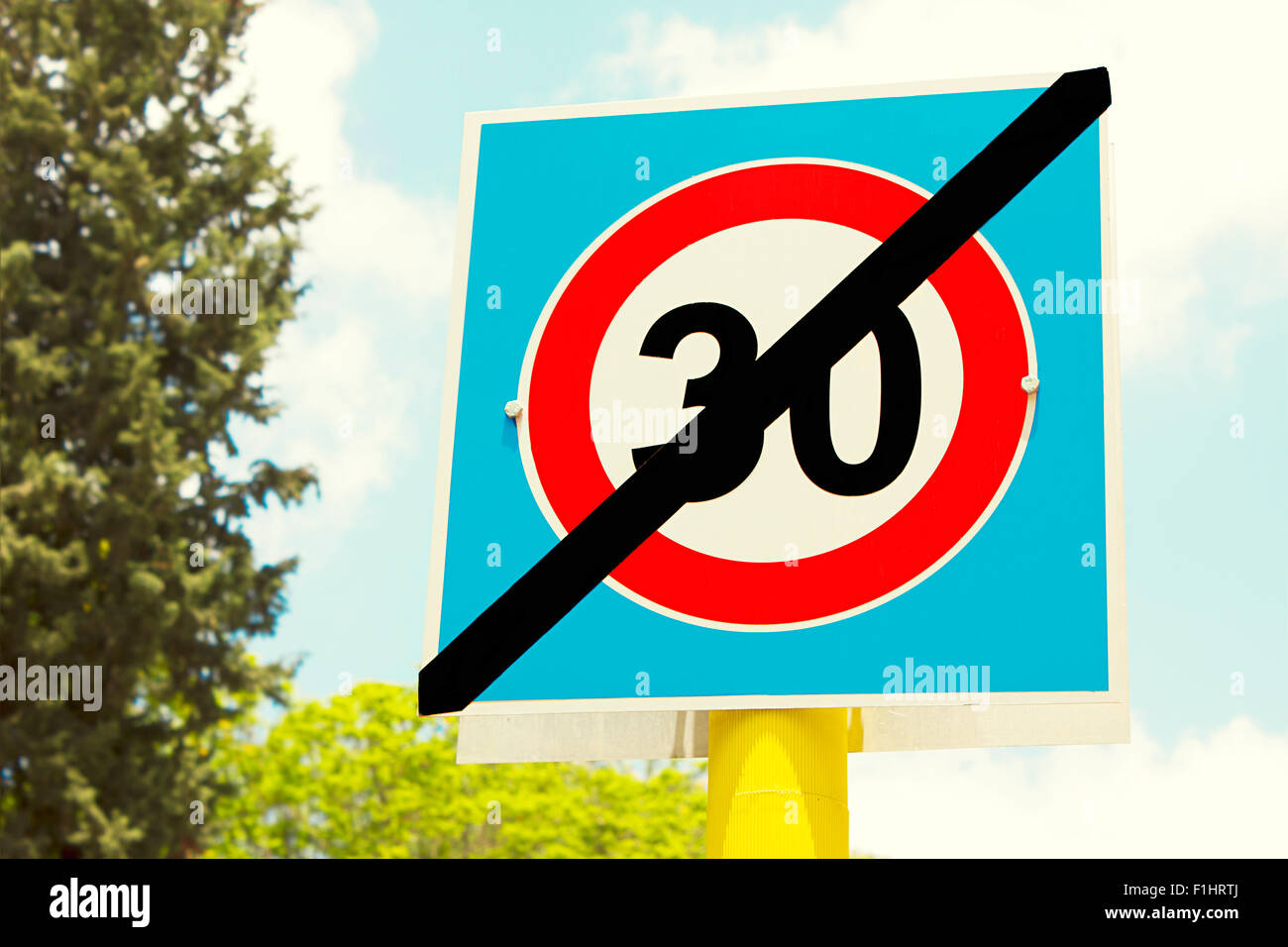 Road sign 30 zone ends here Stock Photo - Alamy