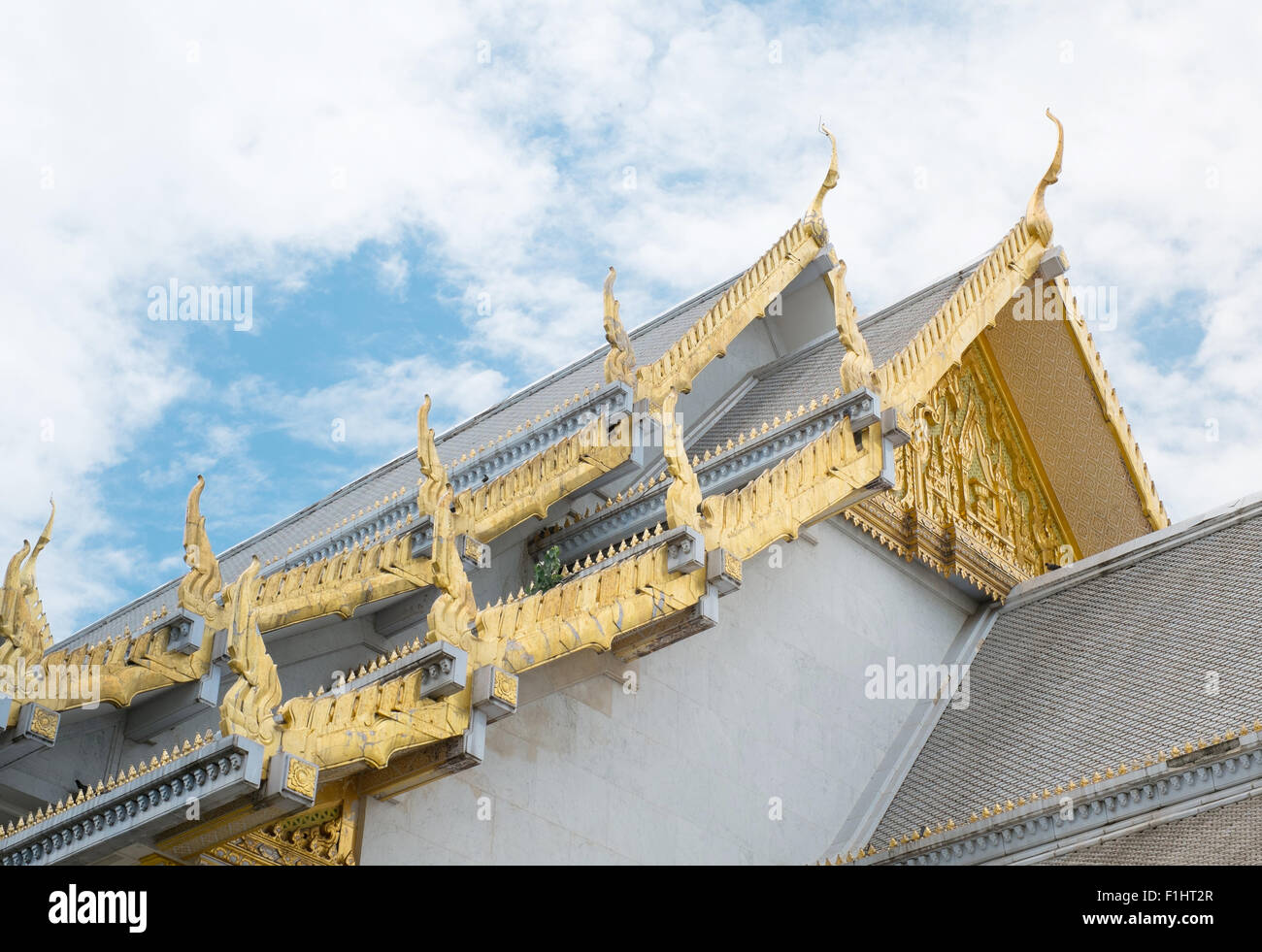 roof style of thai temple with gable apex on the top and blue sky Stock ...