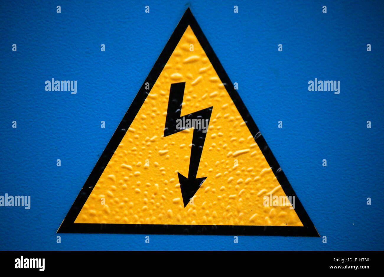 Warnzeichen warnzeichen hi-res stock photography and images - Alamy