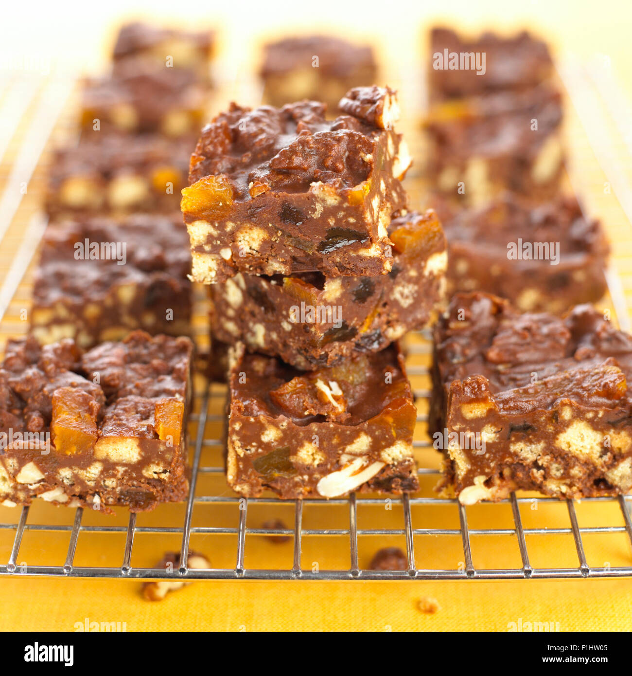 Stack of chocolate cakes on cooling rack Stock Photo - Alamy