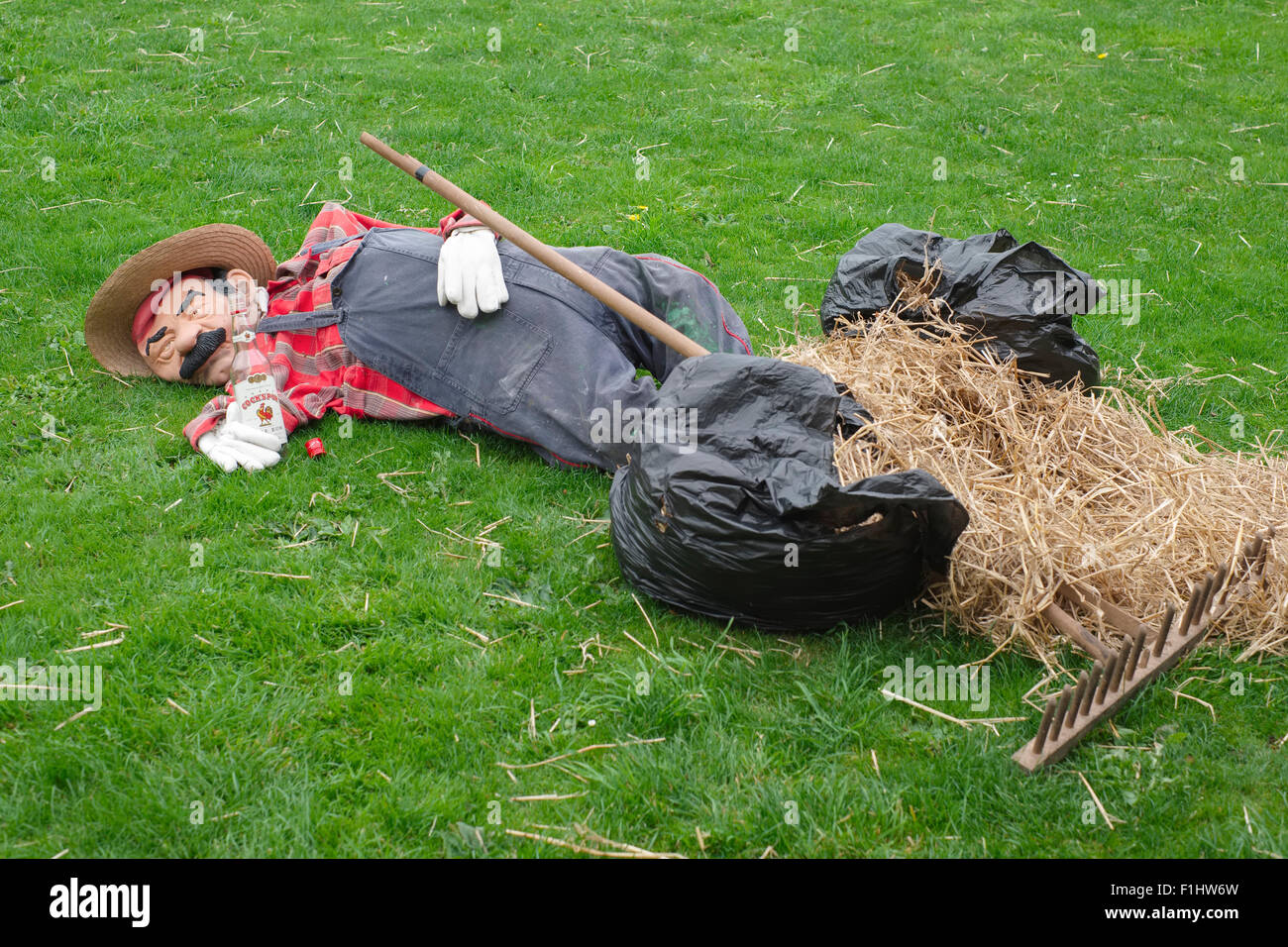 Drunk scarecrow hi-res stock photography and images - Alamy