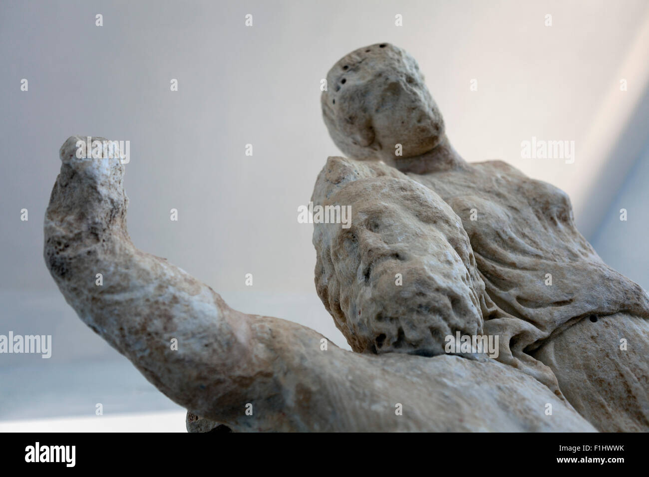 Delos statues hi-res stock photography and images - Alamy