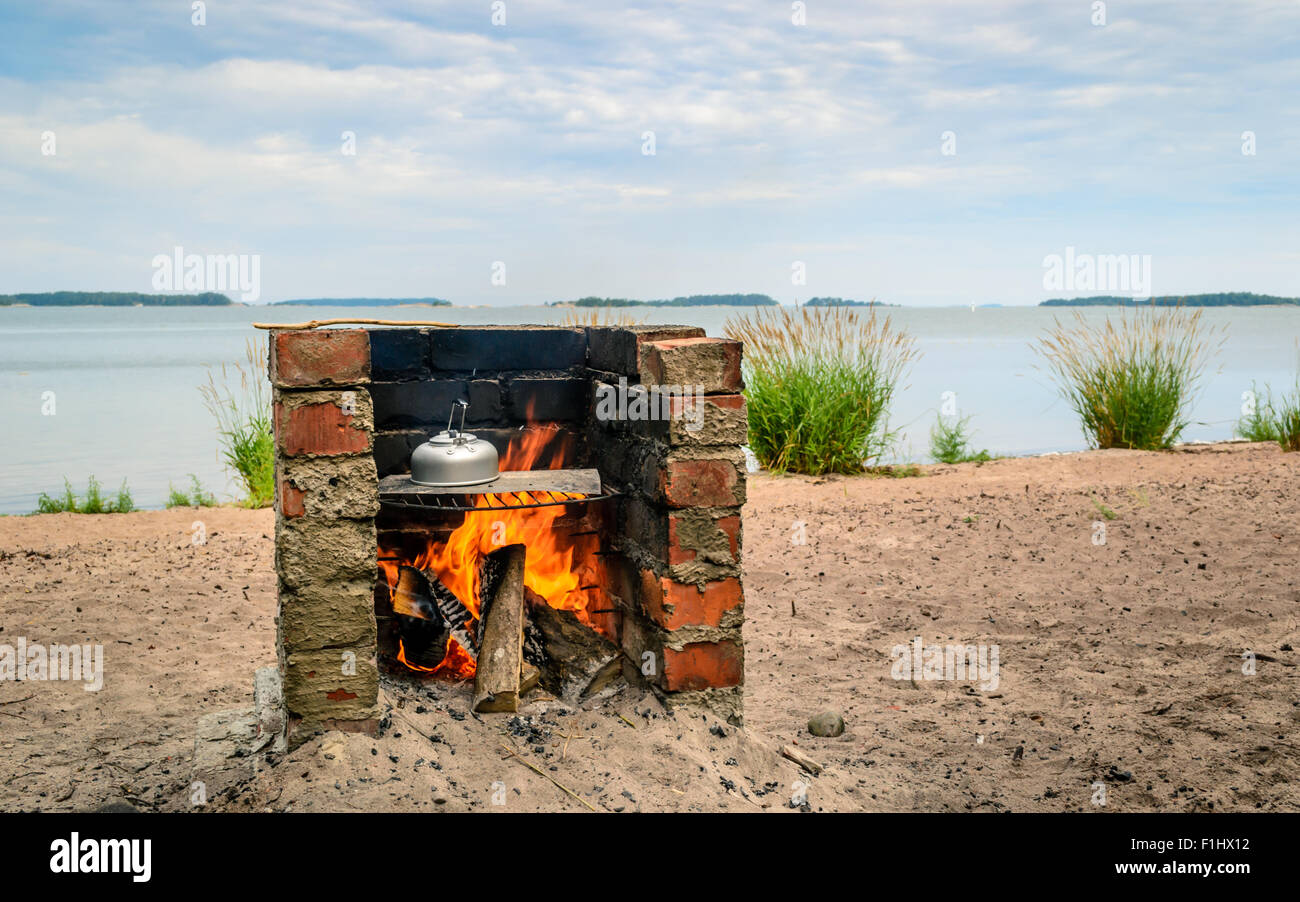 Cooking in beach hi-res stock photography and images - Alamy