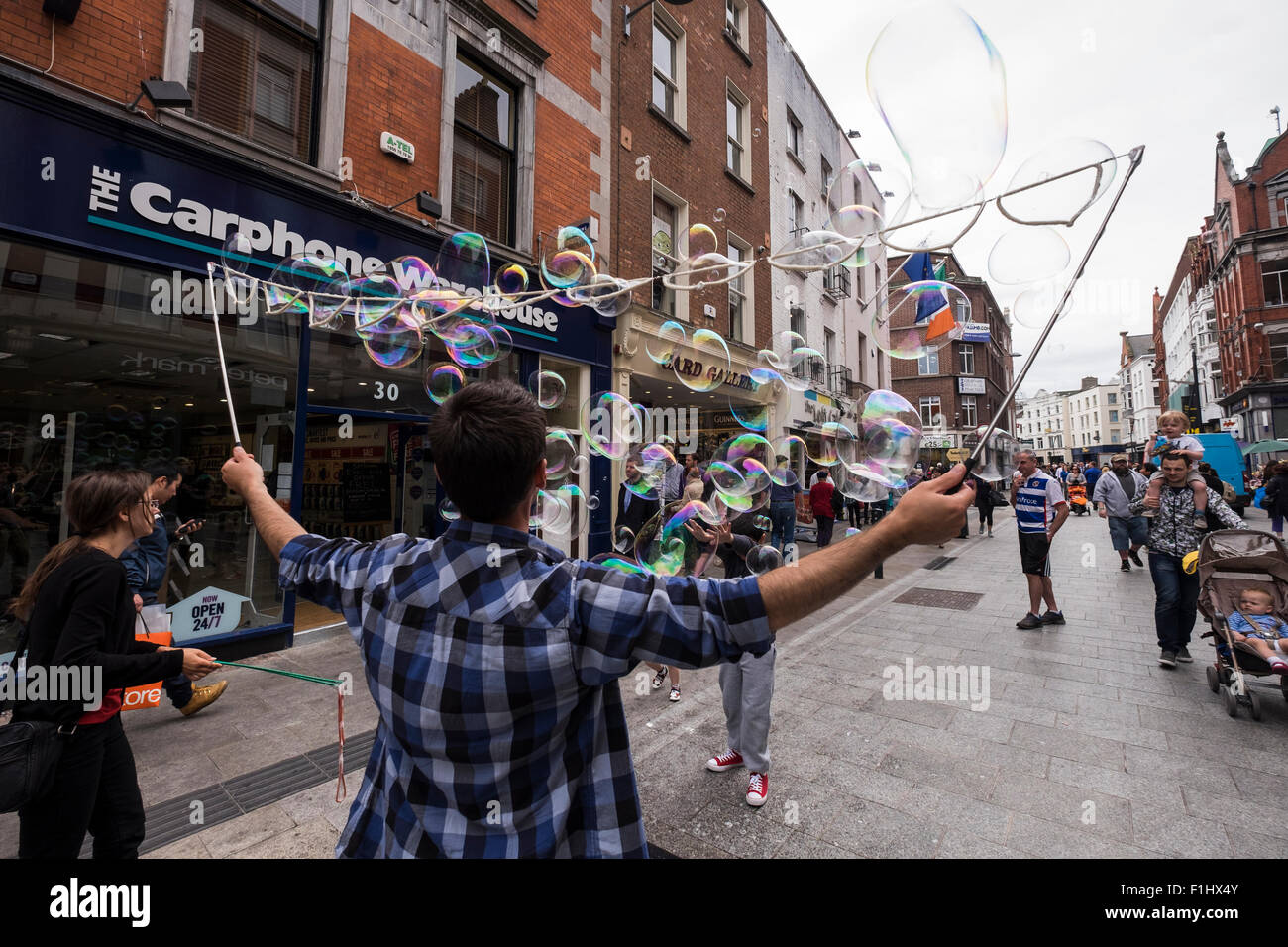 Busking on grafton street hi-res stock photography and images - Alamy