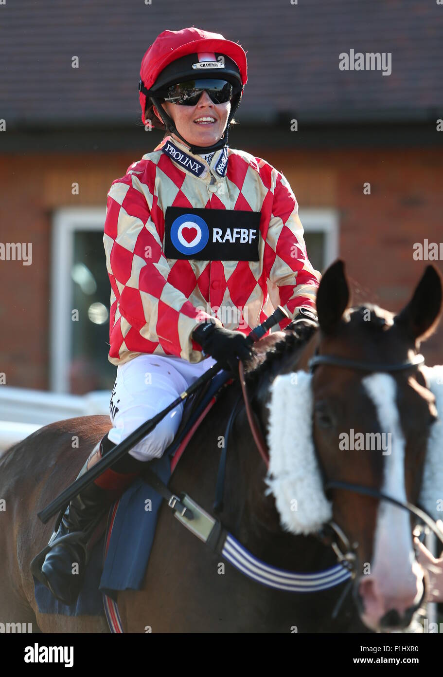 Victoria Pendleton makes her debut as a jockey riding Mighty Mambo in ...