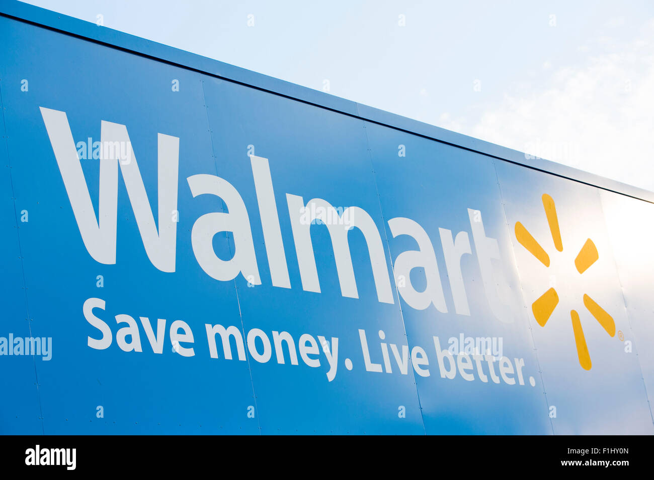 Walmart home office hi-res stock photography and images - Alamy