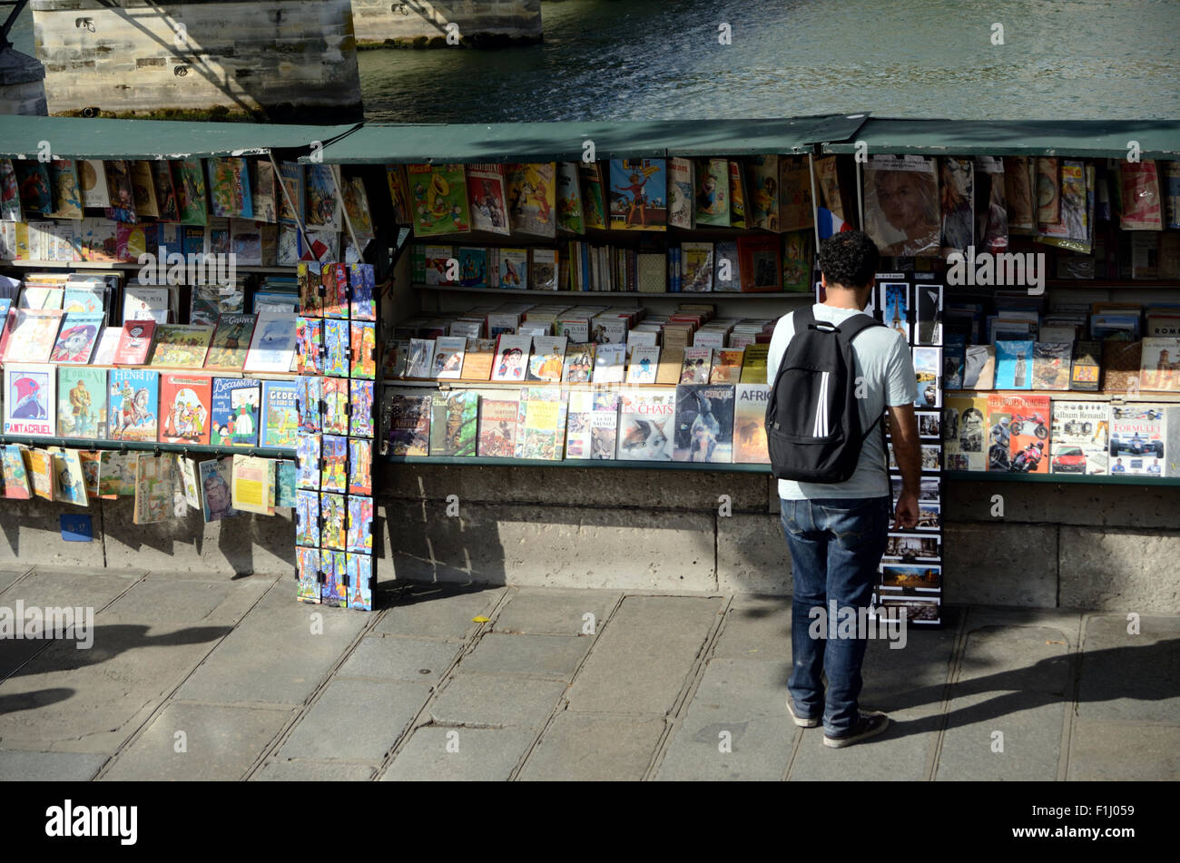 A book stall on the banks of The Seine river in Paris Stock Photo - Alamy
