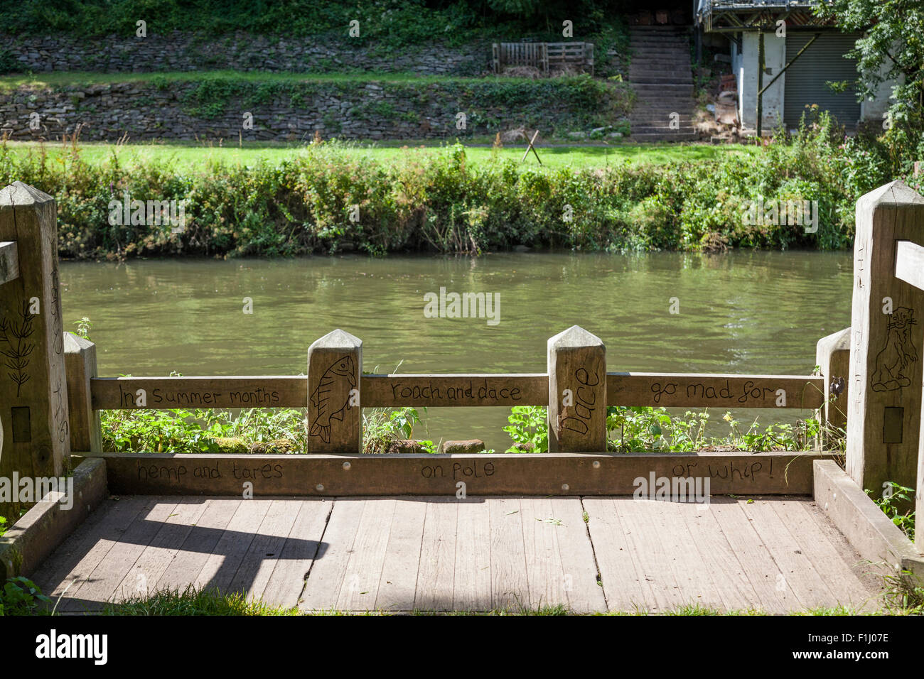 Wood wooden fish carving hi-res stock photography and images - Alamy