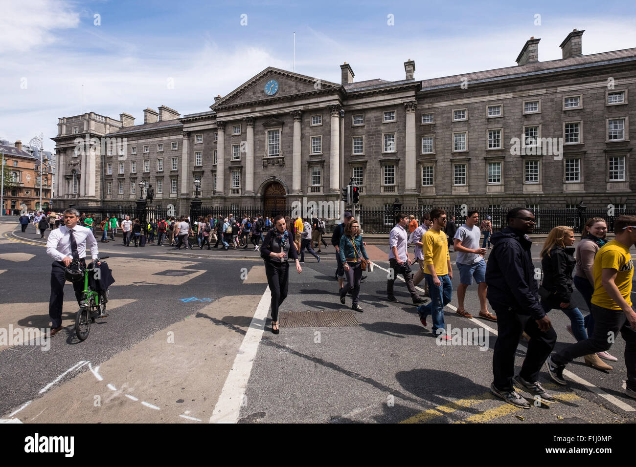 The main entrance to Trinity College Dublin off College Green, Ireland ...