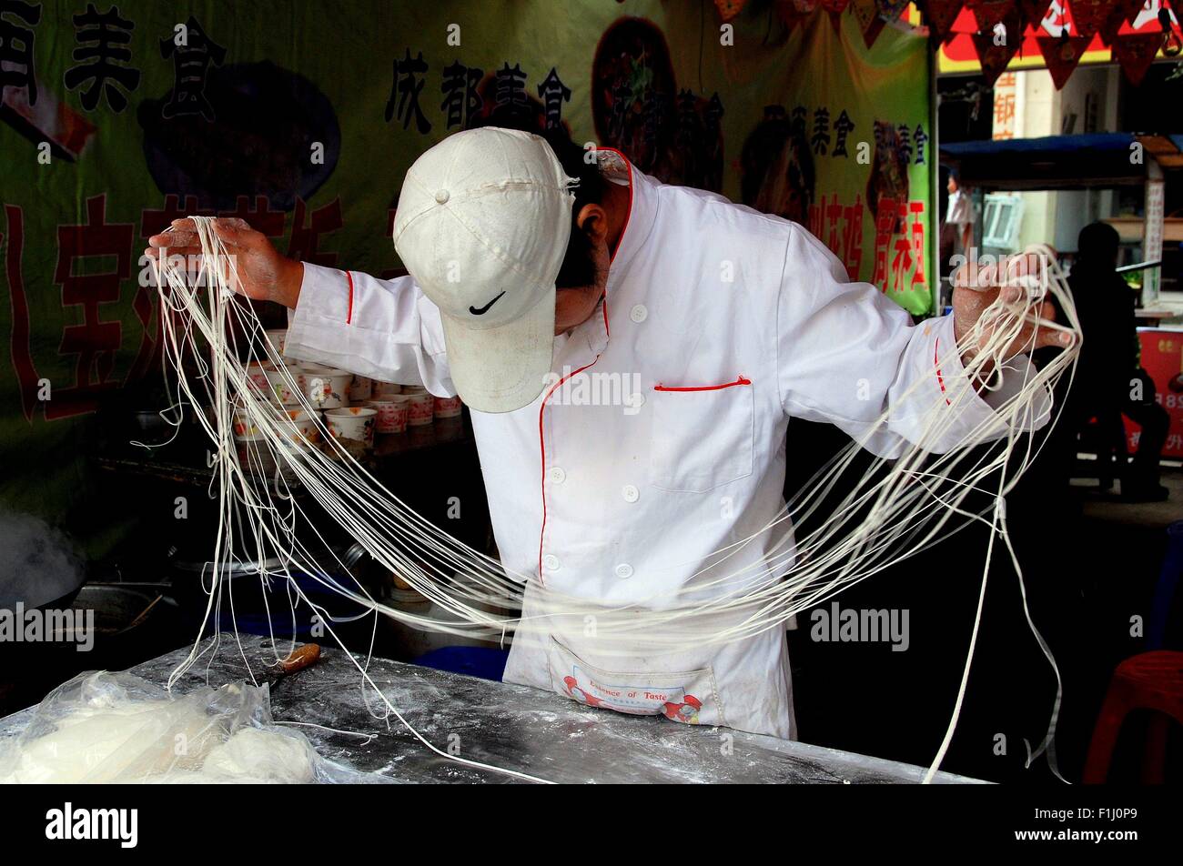 Pengzhou, China: Chef making hand made "mian" Chinese noodles ...
