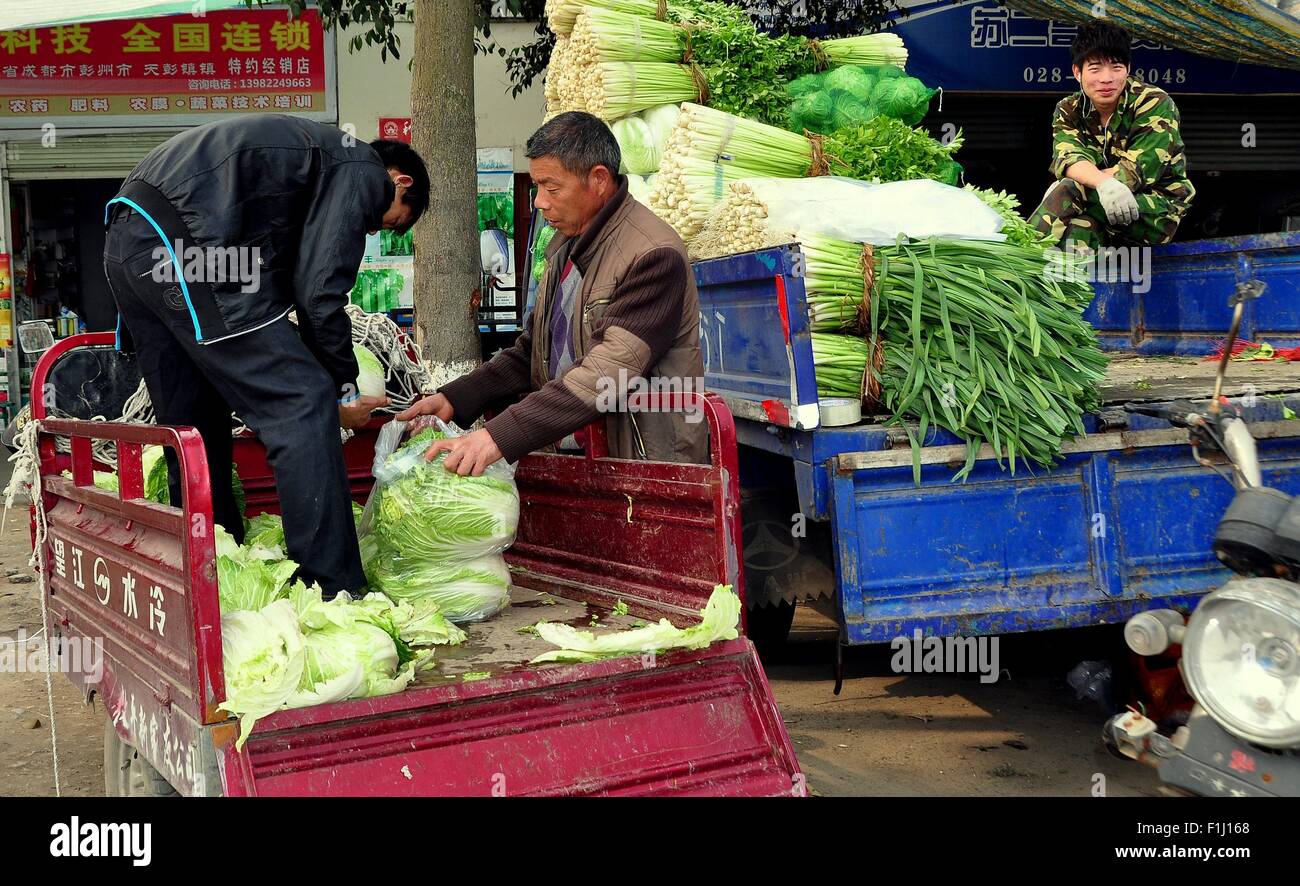 Two men loading hi-res stock photography and images - Alamy