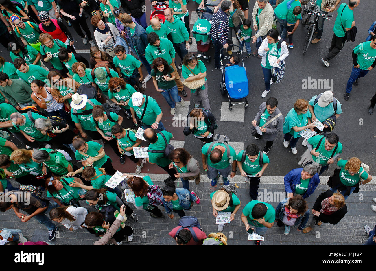 Large group of people social group hi-res stock photography and images ...