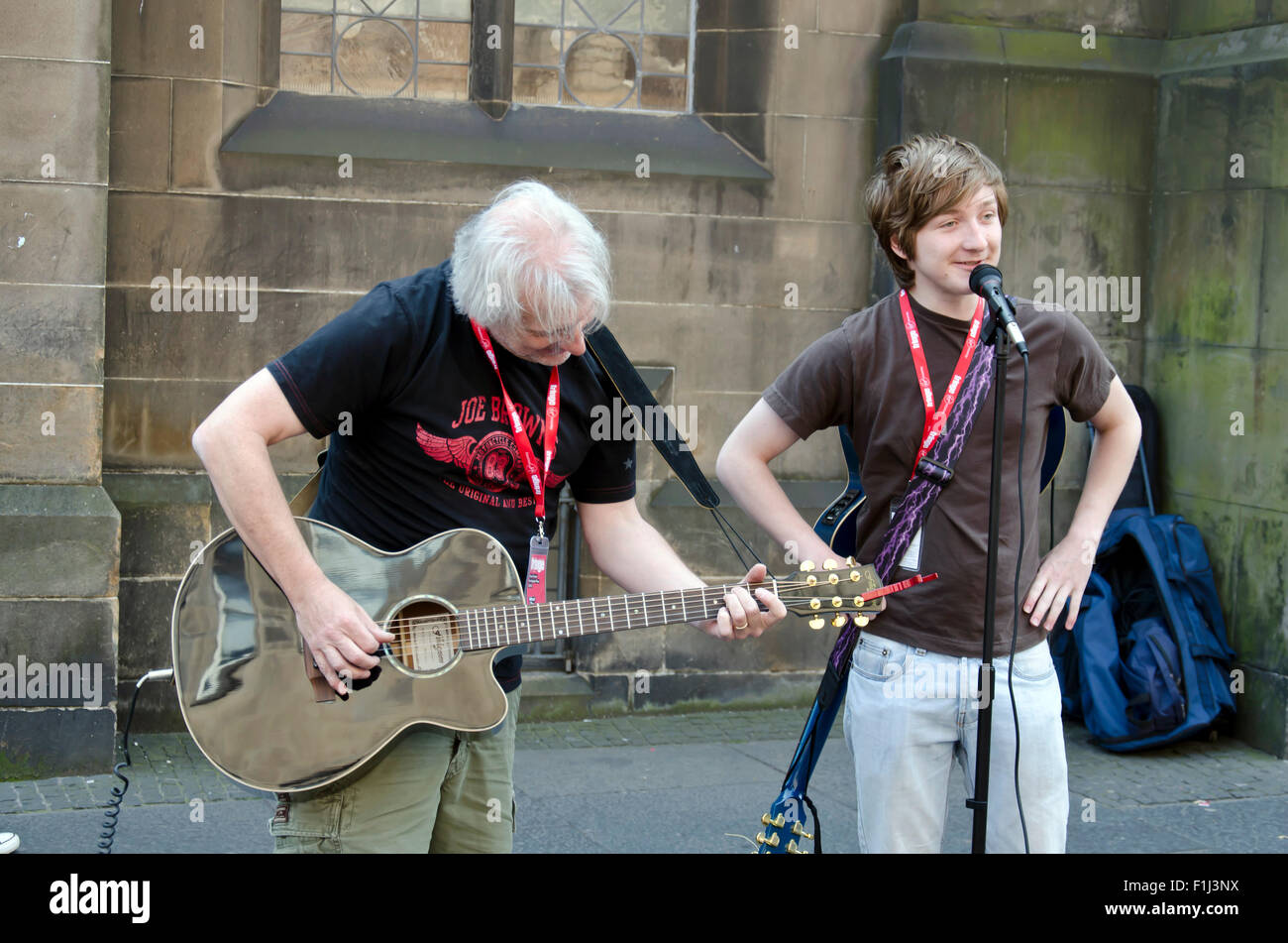 Two singers and guitarists busking at the Edinburgh Festival Fringe in ...