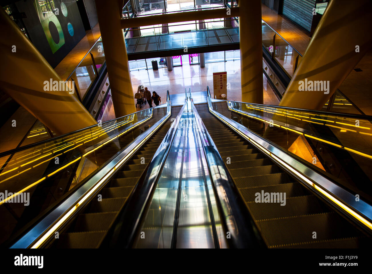 People going up escalator hi-res stock photography and images - Alamy