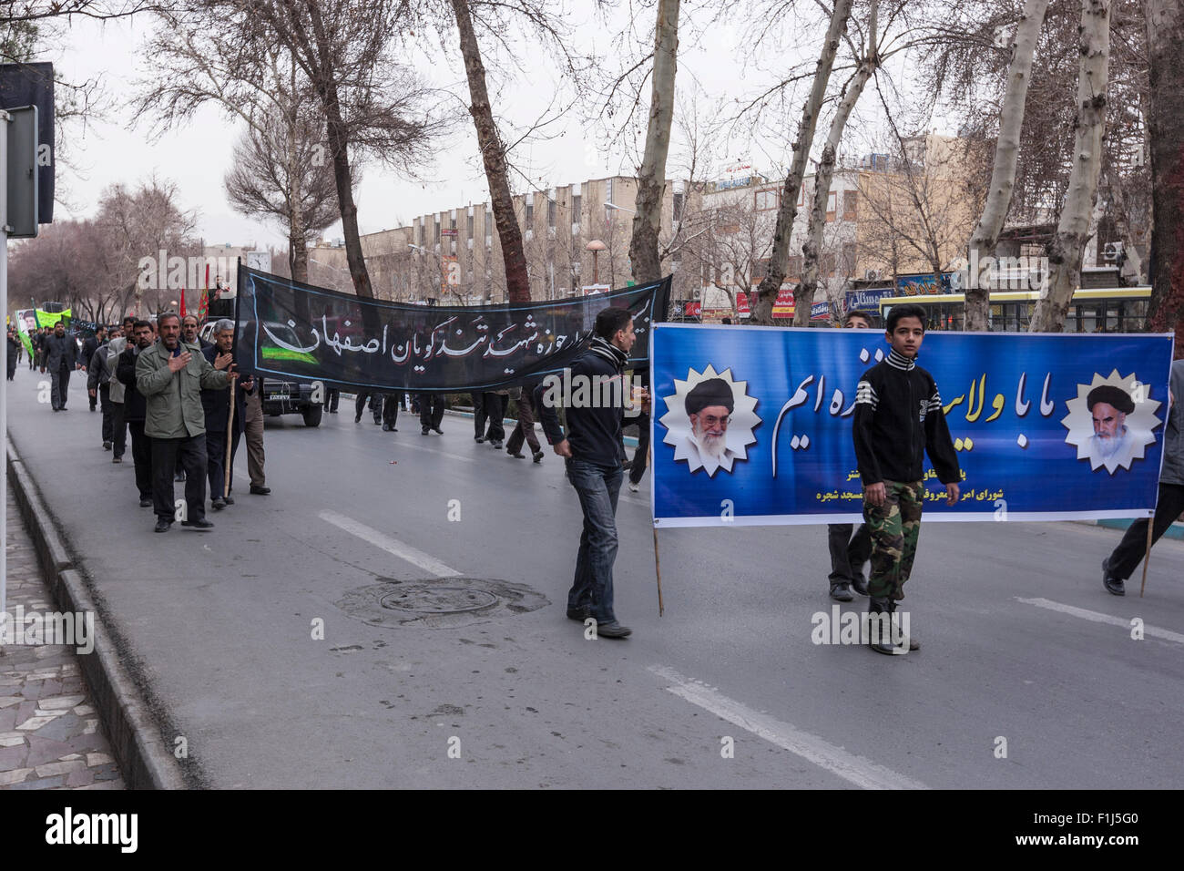 Iran shia muslims parade esfahan hi-res stock photography and images ...