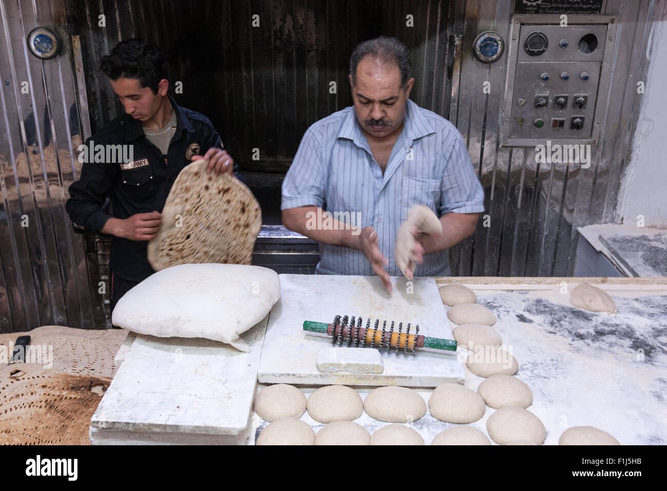 Iran taftoon bread market hi-res stock photography and images - Alamy