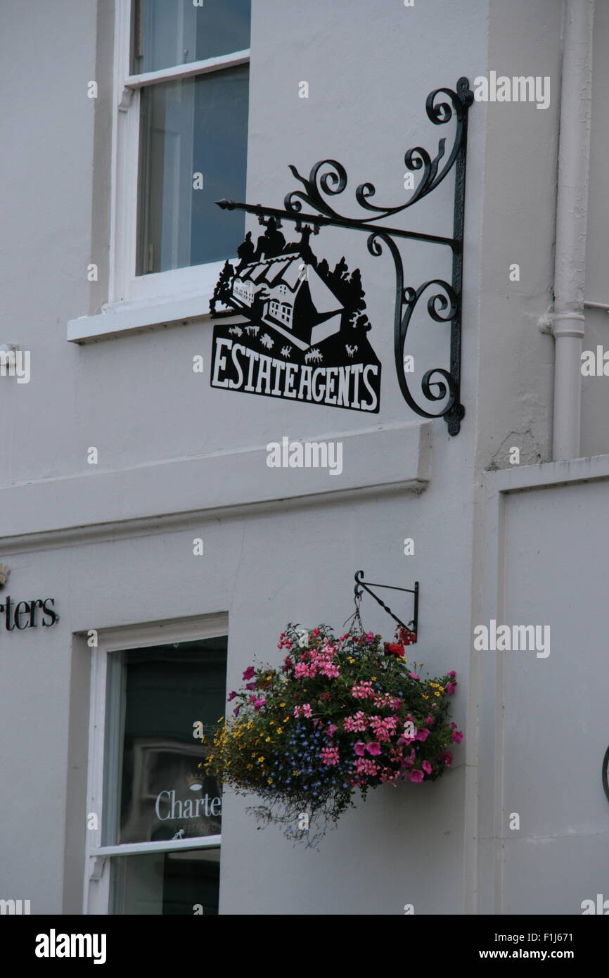 Street estate agent sign hi-res stock photography and images - Alamy