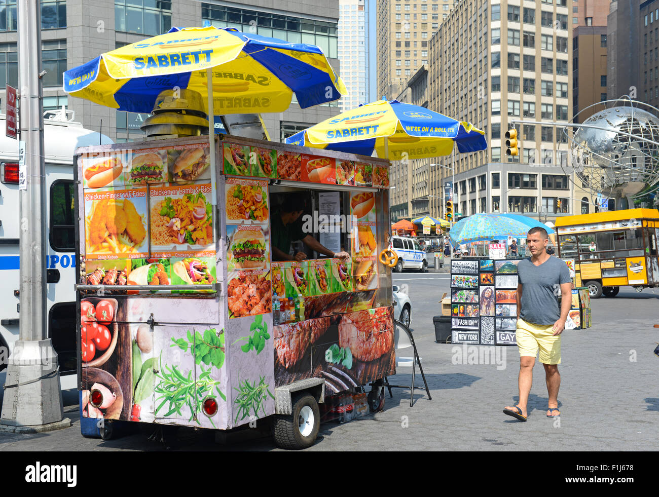 Hot dog stand on street in Manhattan Stock Photo - Alamy