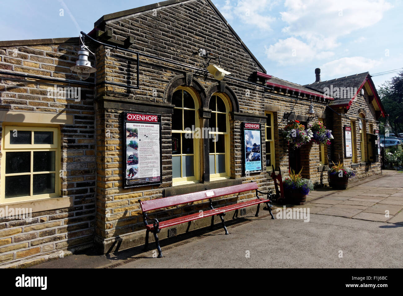 Oxenhope station hi-res stock photography and images - Alamy