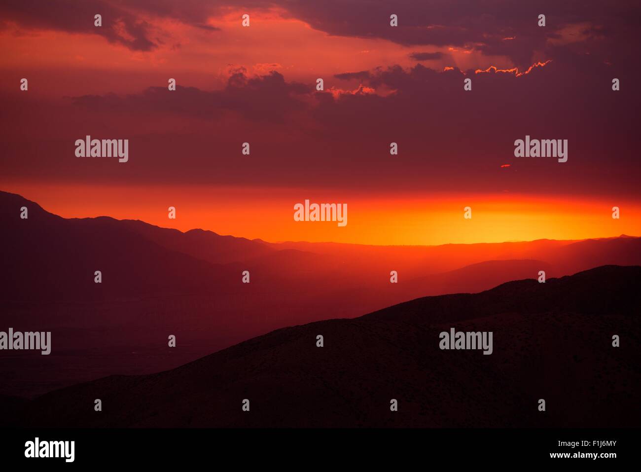 Scenic California Sunset. Coachella Valley Summer Sunset. Valley ...