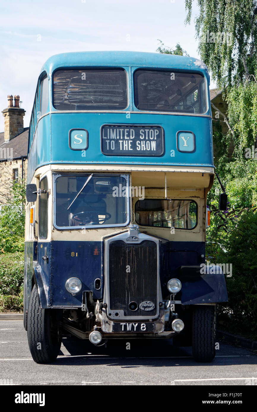 Restored buses hi-res stock photography and images - Alamy