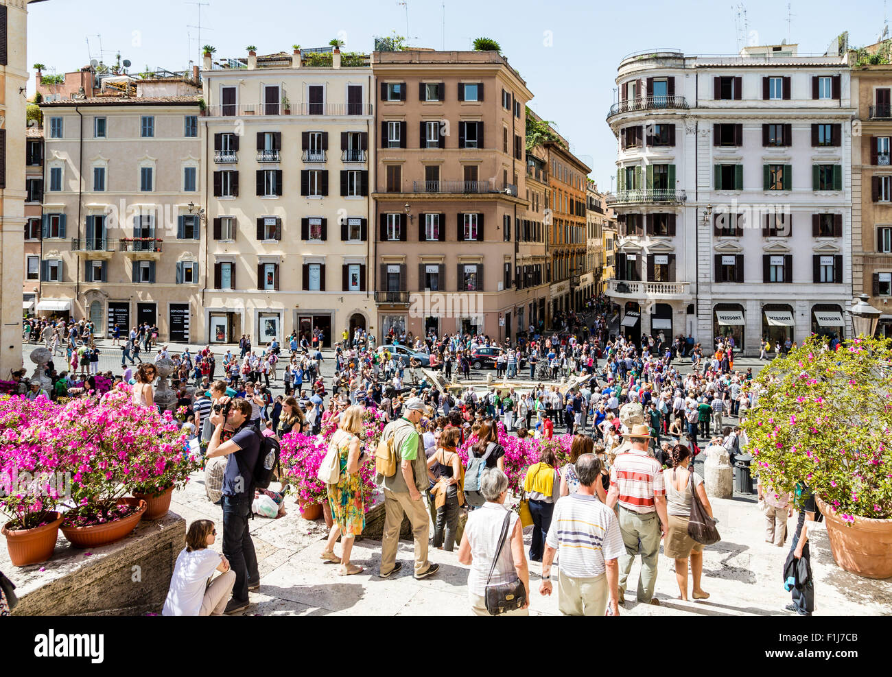 Crowds of tourists on Spanish Steps in Rome, Italy Stock Photo - Alamy
