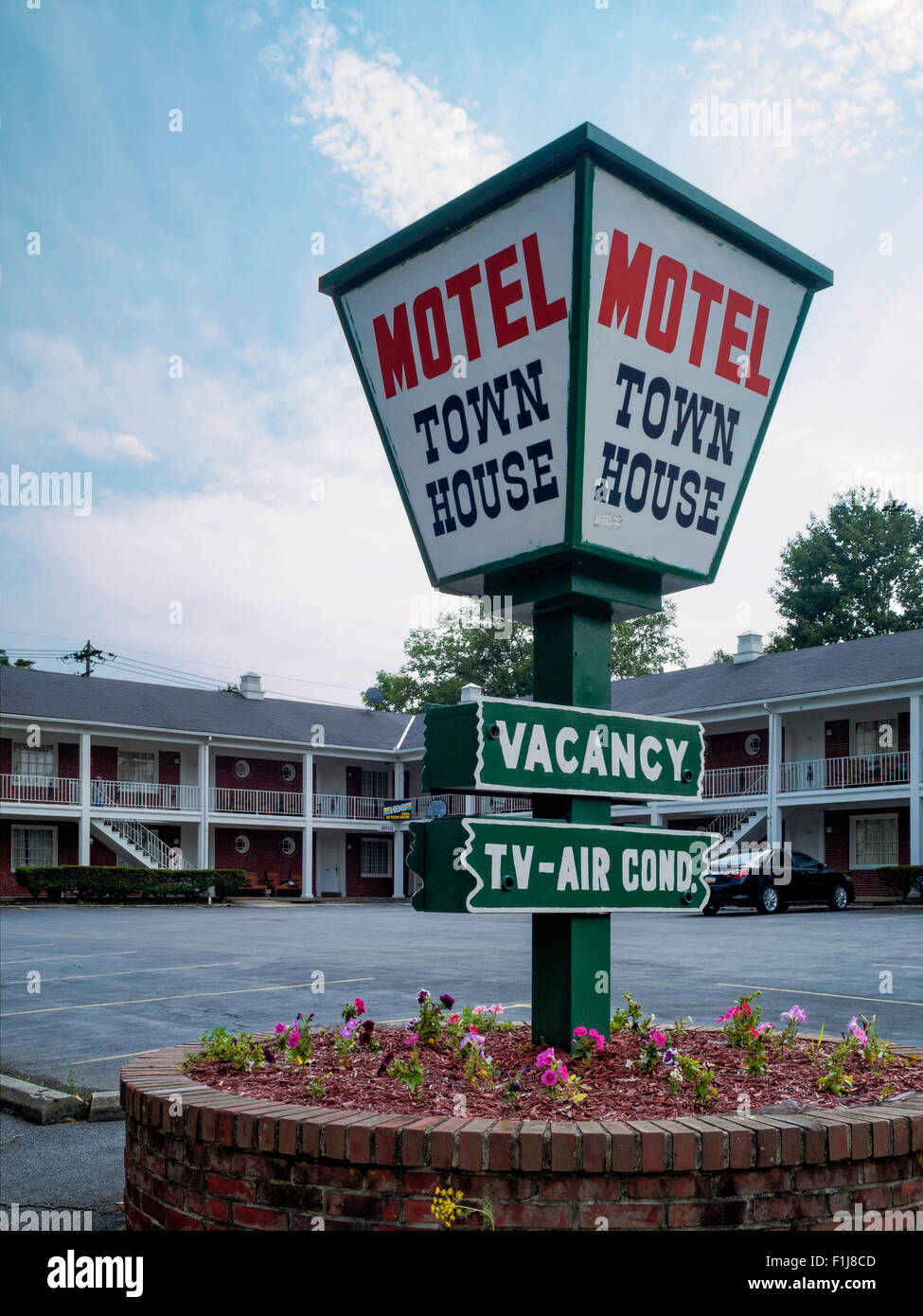 Motor motel hi-res stock photography and images - Alamy