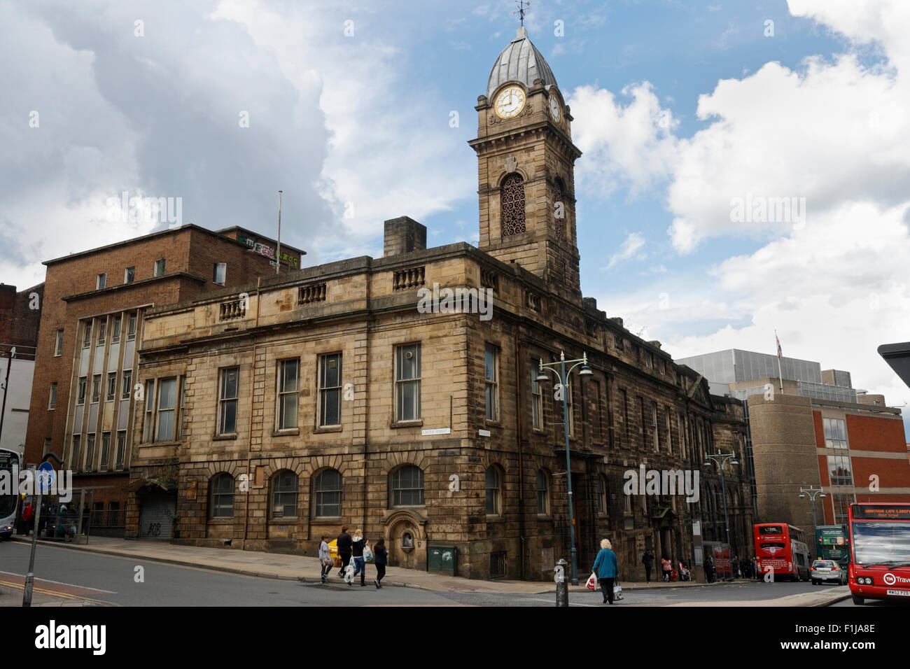 Sheffield town hall clock tower hi-res stock photography and images - Alamy