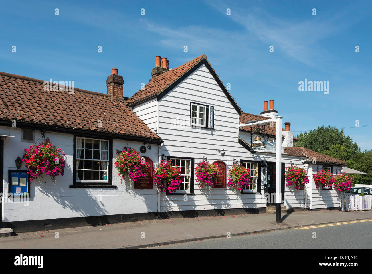 17th Century The Old Crown Pub, Thames Street, Weybridge, Surrey ...