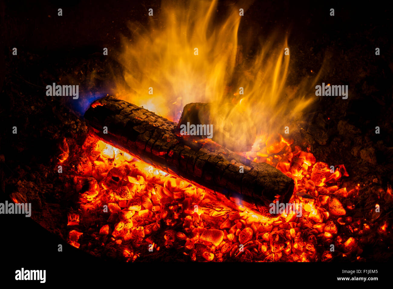 Log burning stove hi-res stock photography and images - Alamy