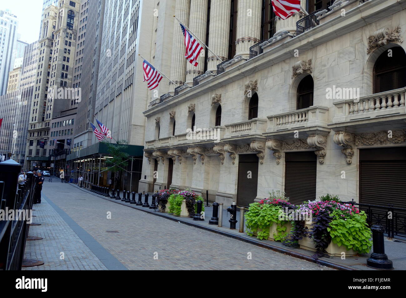 Bell of the new york stock exchange hi-res stock photography and images ...