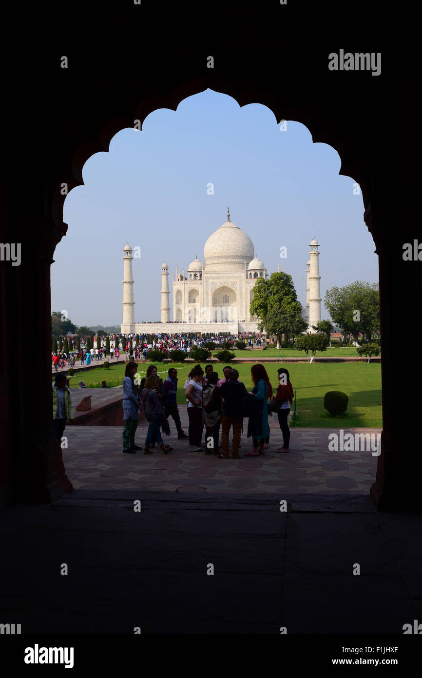 Taj Mahal India Visitors people Stock Photo - Alamy