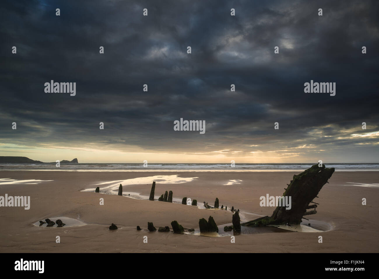 Shipwreck on beach hi-res stock photography and images - Alamy