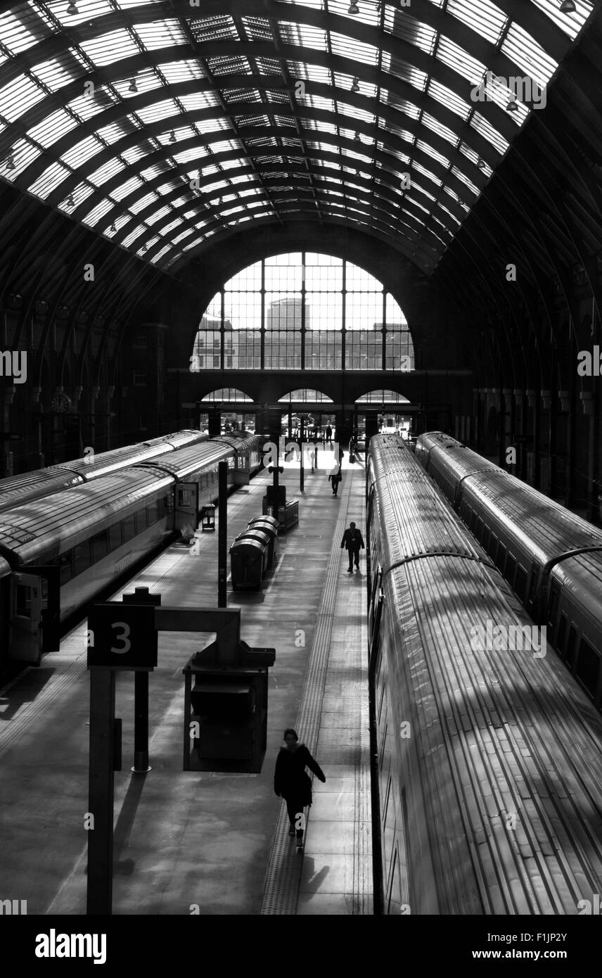 Victorian kings cross train station Black and White Stock Photos ...