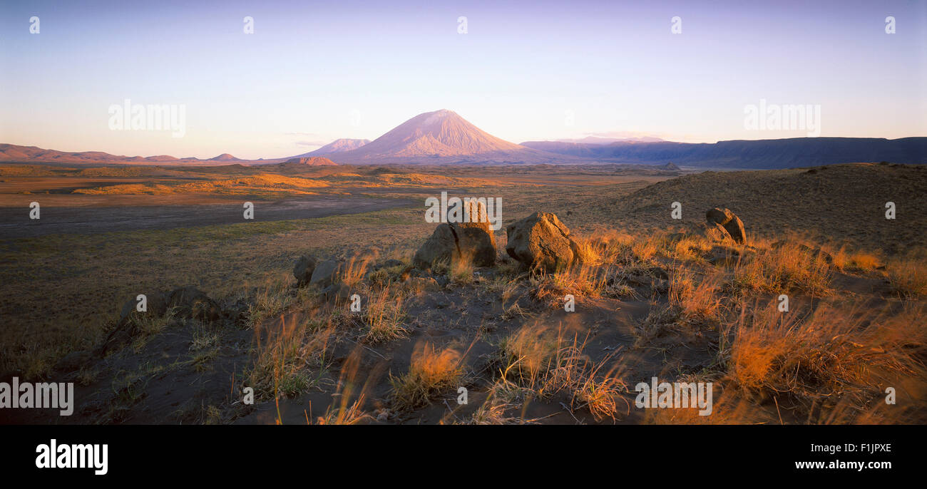African volcano hi-res stock photography and images - Alamy
