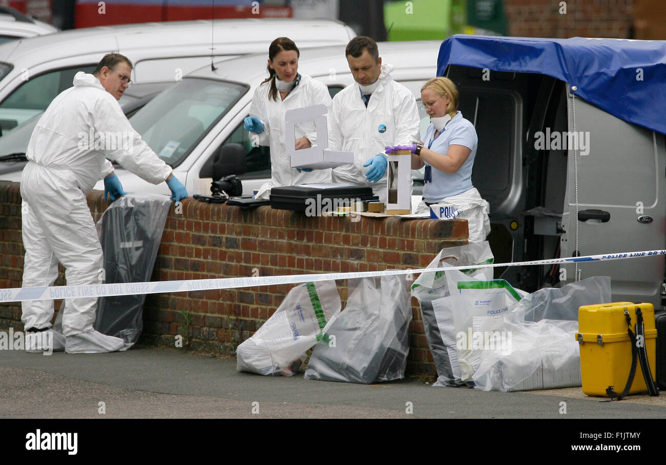 Scene crime officers gather hi-res stock photography and images - Alamy
