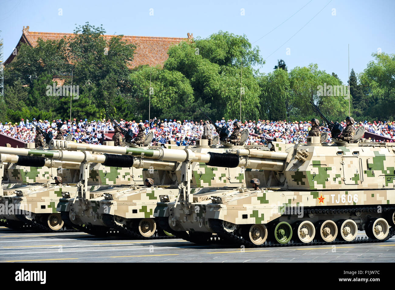 Self propelled artillery units hi-res stock photography and images - Alamy