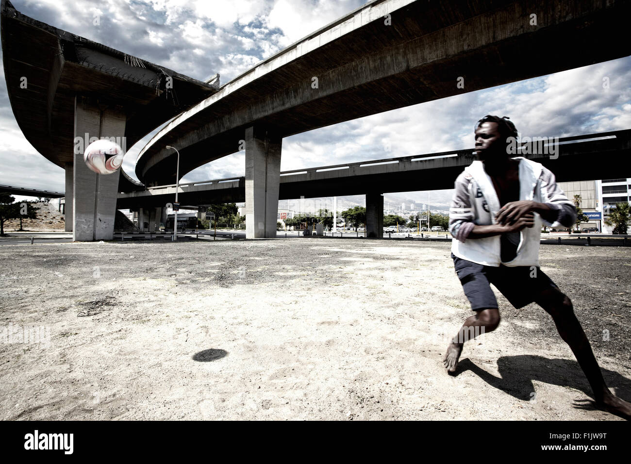 Under bridge hi-res stock photography and images - Alamy