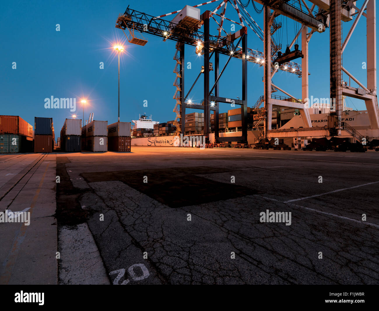 Container ship in harbour hi-res stock photography and images - Alamy