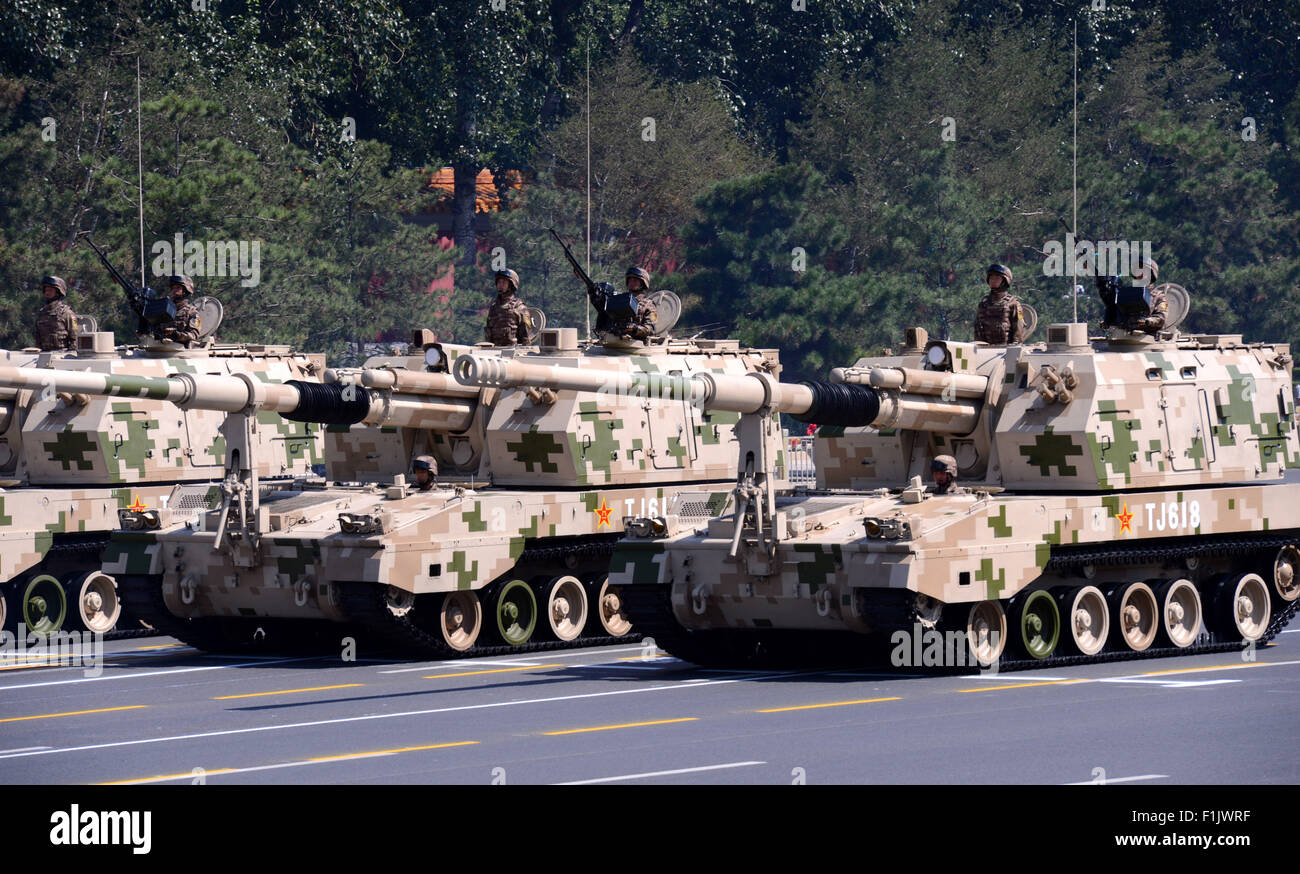 Tracked artillery hi-res stock photography and images - Alamy
