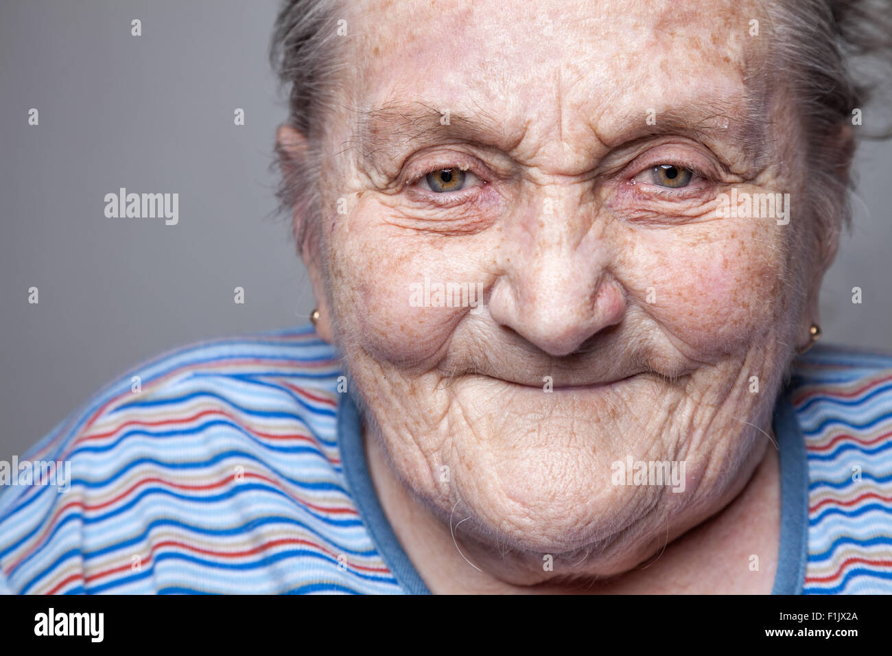Portrait old woman wrinkled face hi-res stock photography and images ...