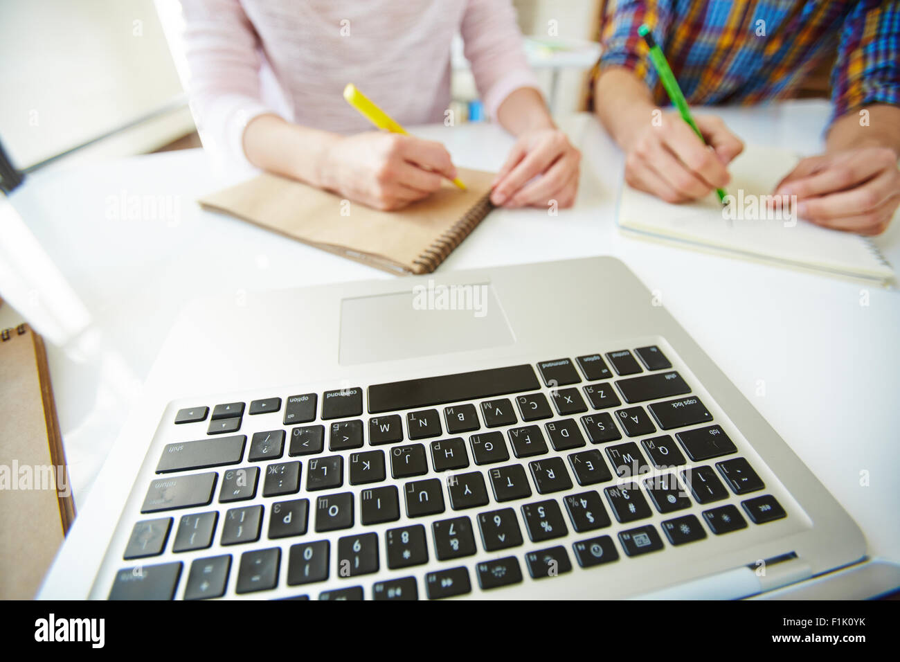 Students writing notes laptop hi-res stock photography and images - Alamy