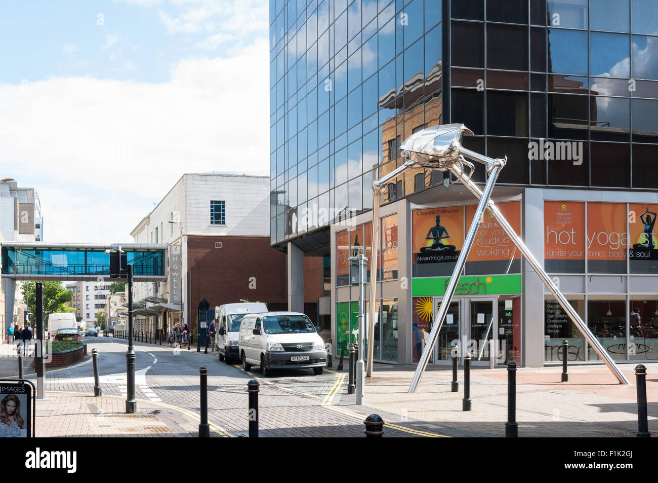 War worlds martian fighting machine hi-res stock photography and images ...