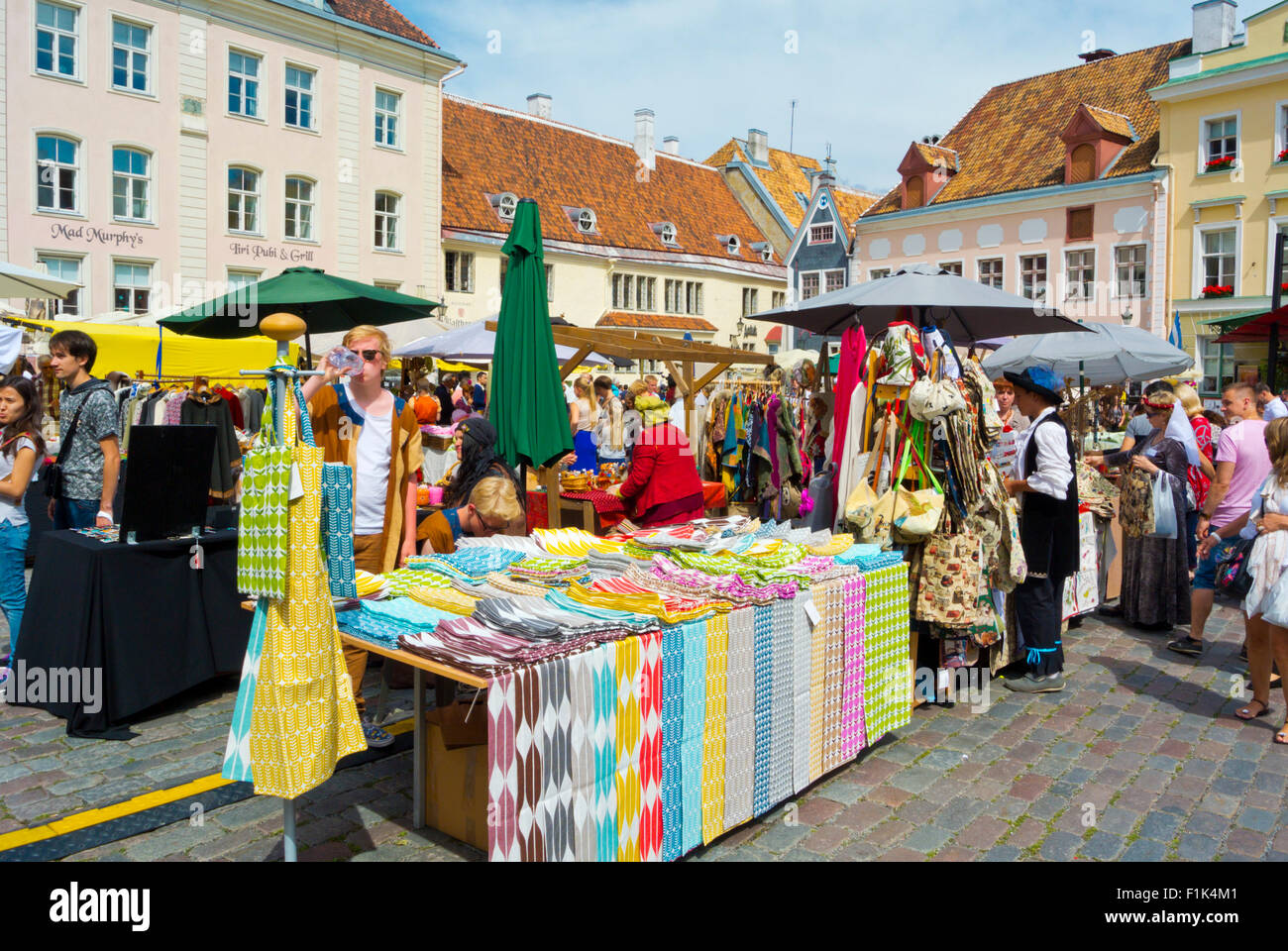 Market, medieval festival, Raekoja plats, old town square, Tallinn ...