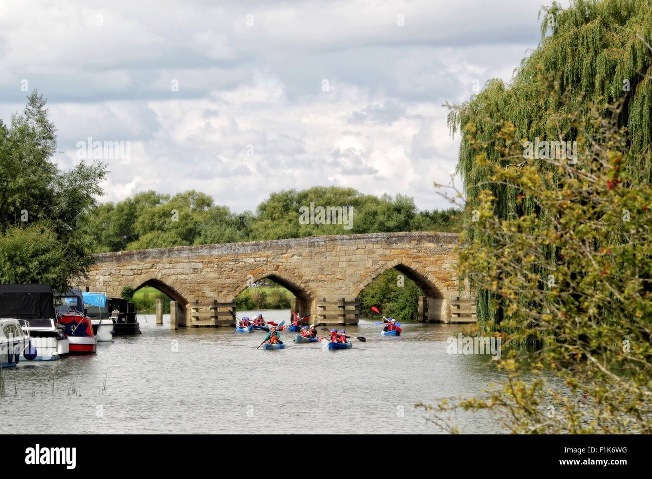 River Thames at Newbridge, Oxfordshire, UK. 3rd September, 2015 ...