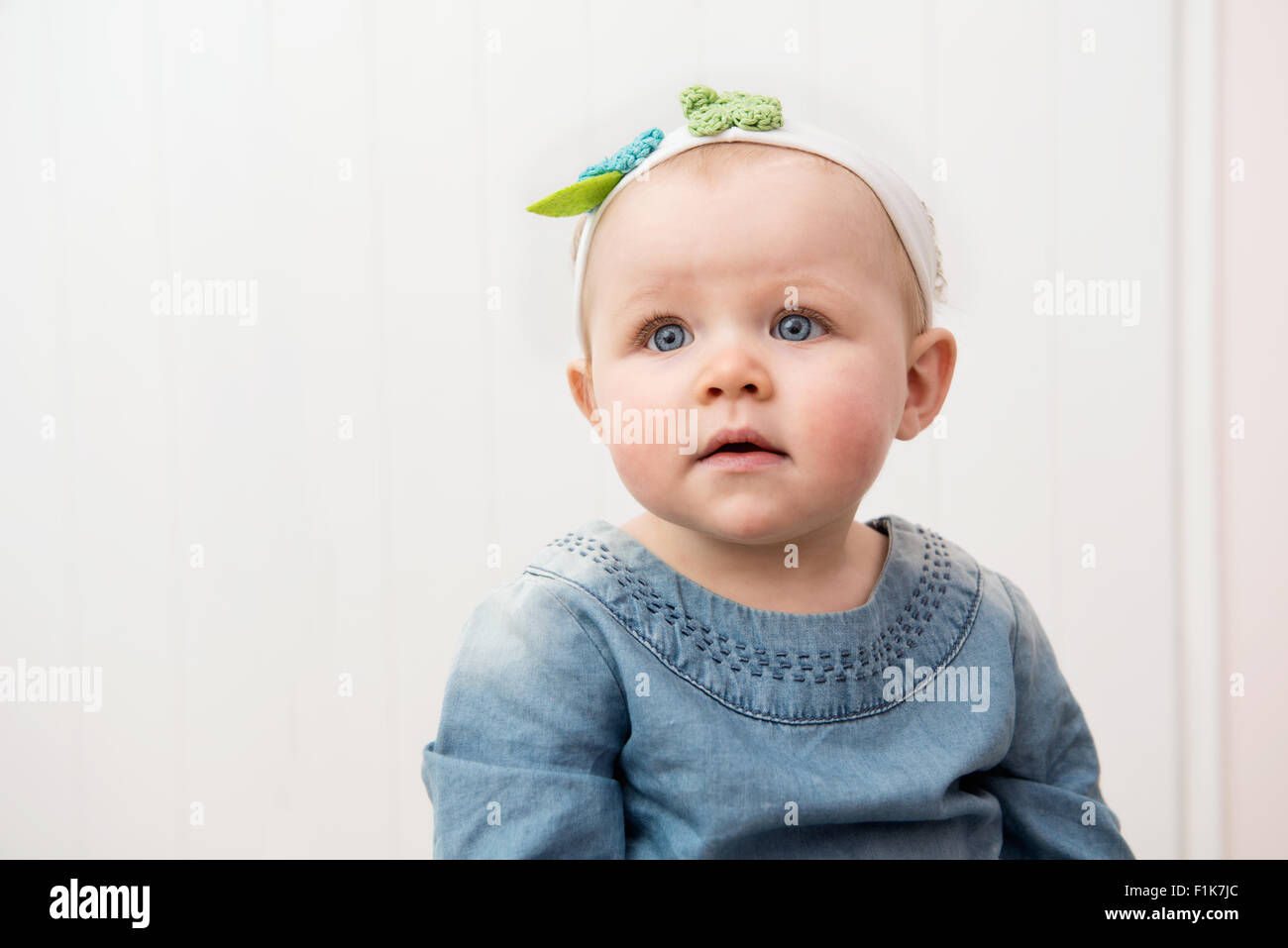 Head and shoulders shot in an infant girl with blue eyes Stock Photo ...