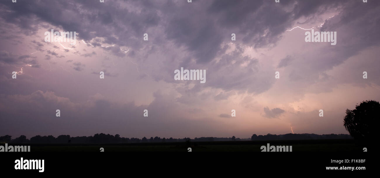 Thunder and lightning hi-res stock photography and images - Alamy