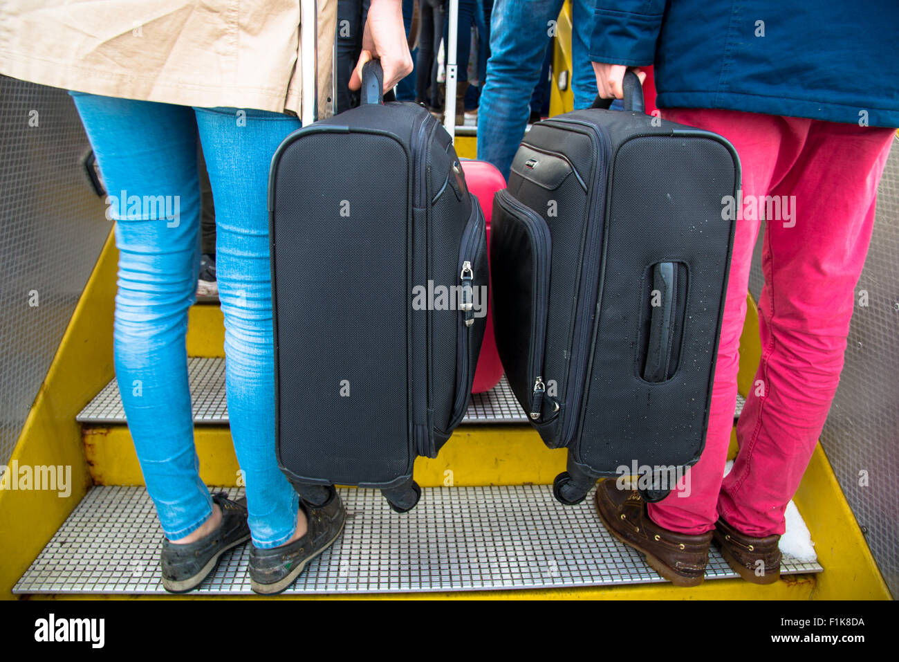 people boarding a airplane Stock Photo - Alamy